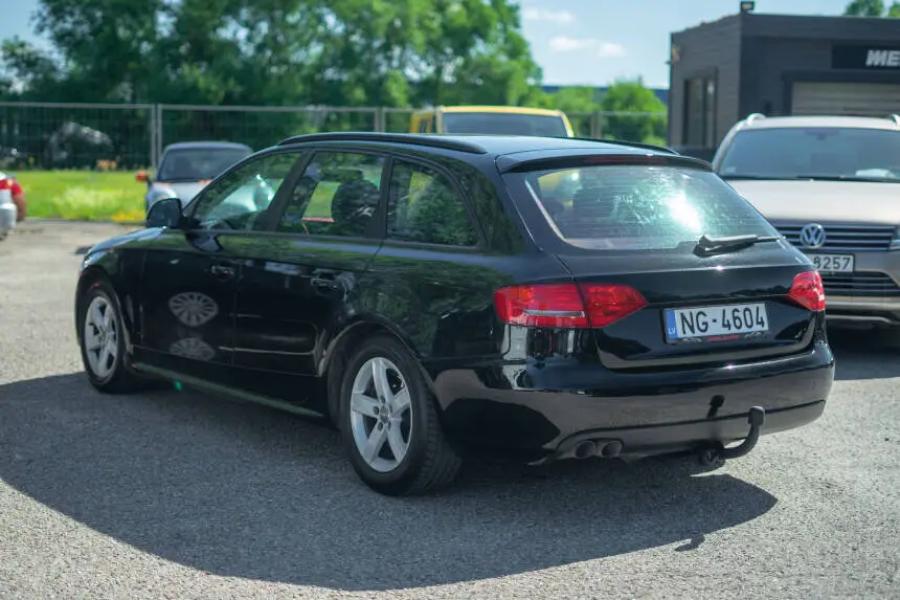 Melns Audi A4 2009 Grobiņa, ar dzinēja tilpumu 2.00 L un nobraukumu 400 tūkst. km par 5200 €, foto 5 vietnē AUTOMOTO.COM.LV