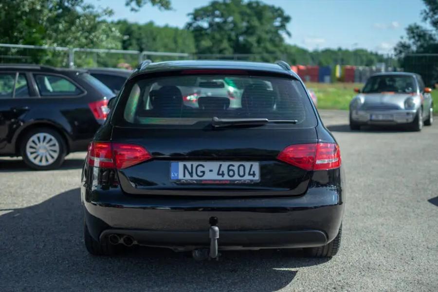 Melns Audi A4 2009 Grobiņa, ar dzinēja tilpumu 2.00 L un nobraukumu 400 tūkst. km par 5200 €, foto 6 vietnē AUTOMOTO.COM.LV