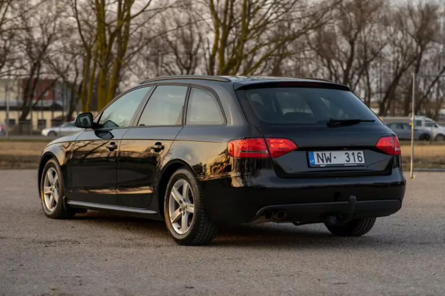 Black Audi A4 2009 in Liepaja, with an engine capacity of 2.00 L and mileage of 405 thousand km for 4900 €, photo 3 on AUTOMOTO.COM.LV
