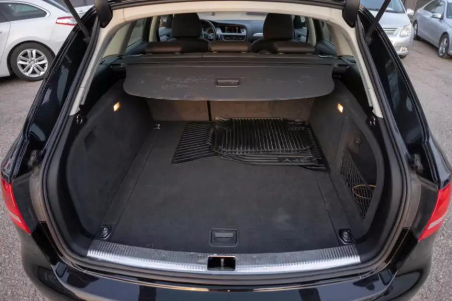 Black Audi A4 2009 in Liepaja, with an engine capacity of 2.00 L and mileage of 405 thousand km for 4900 €, photo 11 on AUTOMOTO.COM.LV