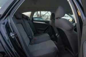 Black Audi A4 2009 in Liepaja, with an engine capacity of 2.00 L and mileage of 405 thousand km for 4900 €, photo 12 on AUTOMOTO.COM.LV