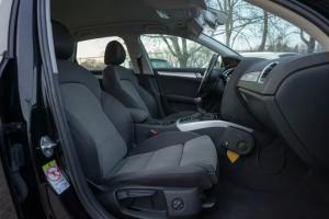 Black Audi A4 2009 in Liepaja, with an engine capacity of 2.00 L and mileage of 405 thousand km for 4900 €, photo 13 on AUTOMOTO.COM.LV