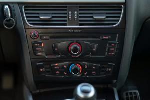 Black Audi A4 2009 in Liepaja, with an engine capacity of 2.00 L and mileage of 405 thousand km for 4900 €, photo 15 on AUTOMOTO.COM.LV