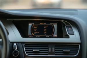 Black Audi A4 2009 in Liepaja, with an engine capacity of 2.00 L and mileage of 405 thousand km for 4900 €, photo 17 on AUTOMOTO.COM.LV