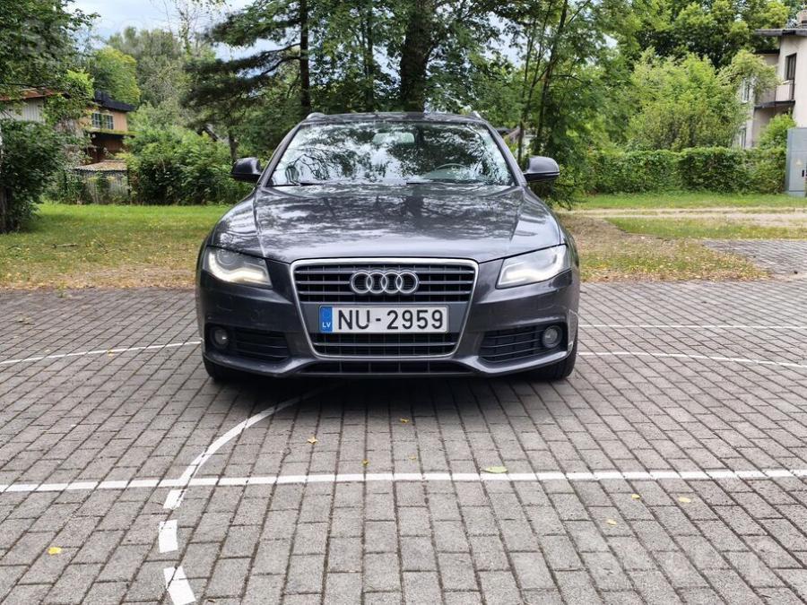 Black Audi A4 2009 in Riga, with an engine capacity of 2.00 L and mileage of 308 thousand km for 3750 €, photo 3 on AUTOMOTO.COM.LV