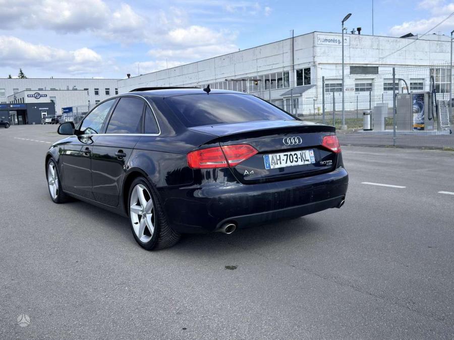 Melns Audi A4 2009 Panevēža, ar dzinēja tilpumu 2.97 L un nobraukumu 400 tūkst. km par 2790 €, foto 10 vietnē AUTOMOTO.COM.LV