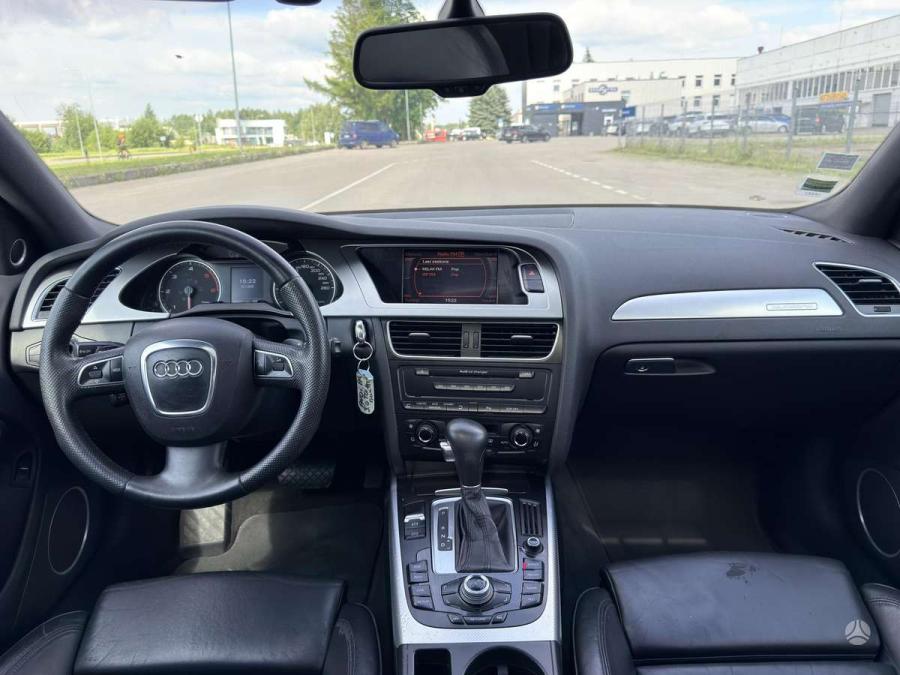 Melns Audi A4 2009 Panevēža, ar dzinēja tilpumu 2.97 L un nobraukumu 400 tūkst. km par 2790 €, foto 18 vietnē AUTOMOTO.COM.LV