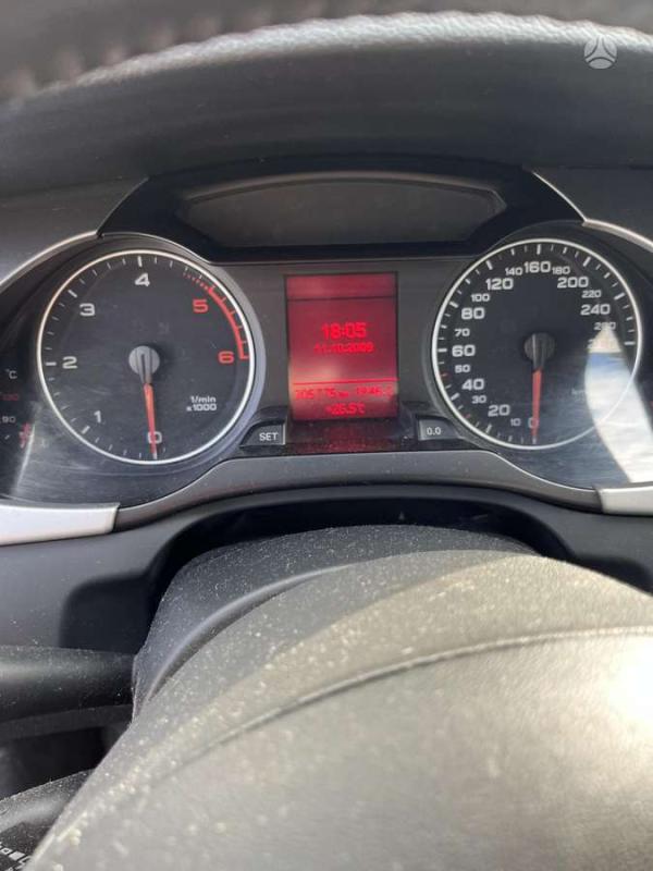 Black Audi A4 2009 in Gargzdai, with an engine capacity of 1.97 L and mileage of 306 thousand km for 3900 €, photo 5 on AUTOMOTO.COM.LV