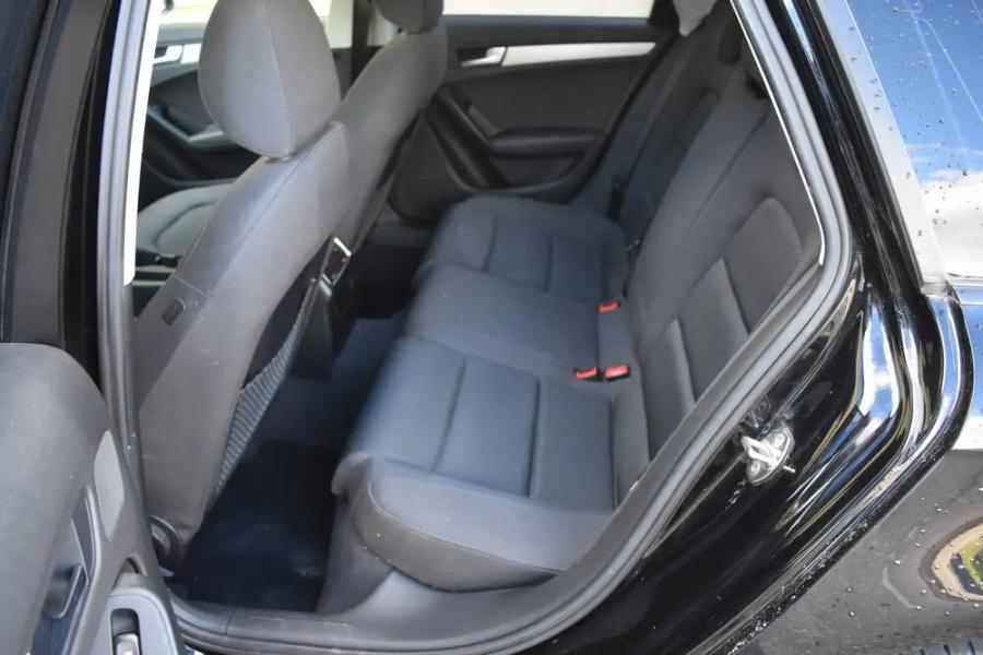Black Audi A4 2009 in Talsi, with an engine capacity of 2.00 L and mileage of 340 thousand km for 5200 €, photo 9 on AUTOMOTO.COM.LV