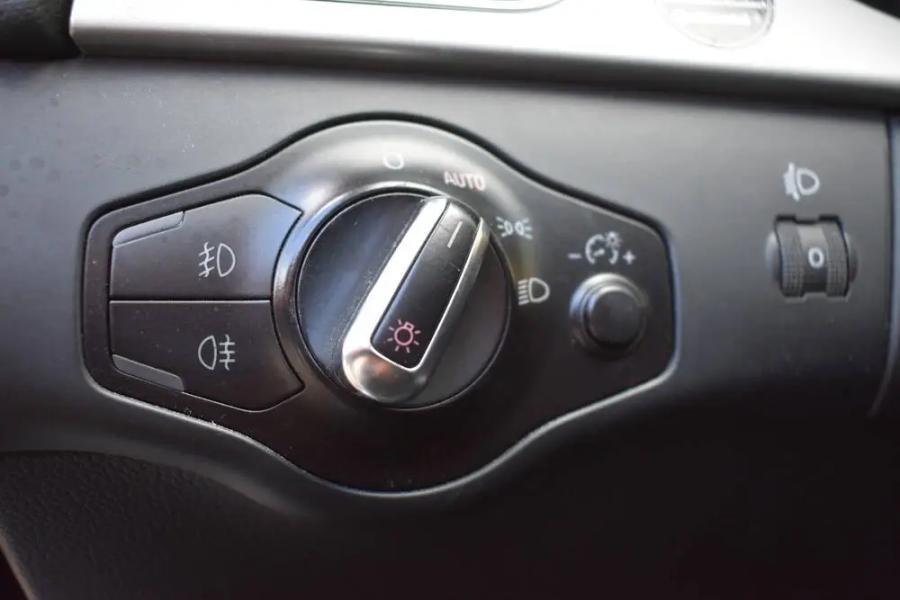 Black Audi A4 2009 in Talsi, with an engine capacity of 2.00 L and mileage of 340 thousand km for 5200 €, photo 11 on AUTOMOTO.COM.LV