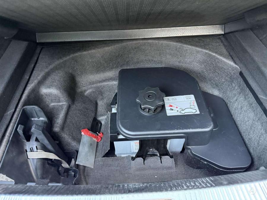 Black Audi A4 2009 in Kaunas, with an engine capacity of 1.97 L and mileage of 297 thousand km for 5750 €, photo 14 on AUTOMOTO.COM.LV