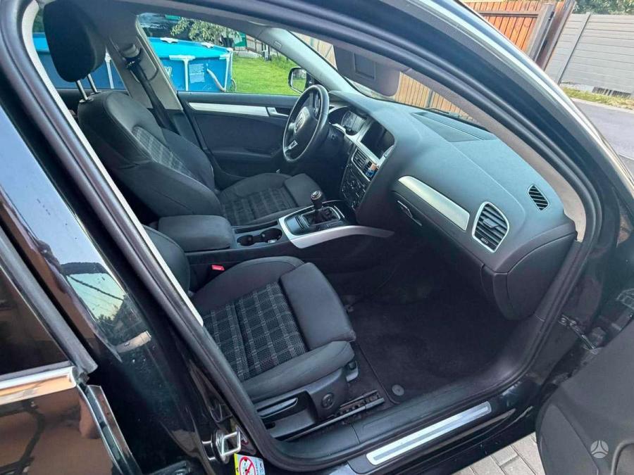 Melns Audi A4 2009 Viļņa, ar dzinēja tilpumu 2.00 L un nobraukumu 290 tūkst. km par 4200 €, foto 14 vietnē AUTOMOTO.COM.LV