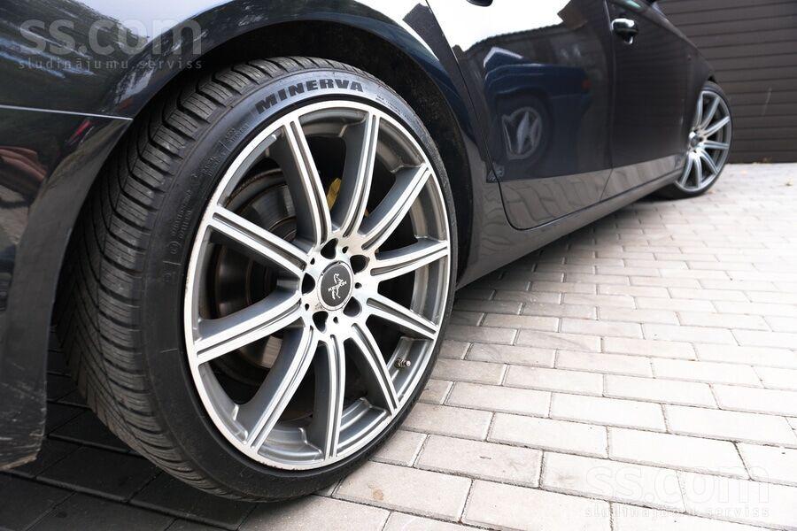 Black Audi A4 2009 in Riga, with an engine capacity of 2.00 L and mileage of 320 thousand km for 6290 €, photo 6 on AUTOMOTO.COM.LV