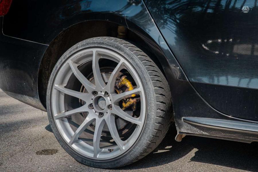 Black Audi A4 2009 in Druskininkai, with an engine capacity of 2.00 L and mileage of 380 thousand km for 4850 €, photo 9 on AUTOMOTO.COM.LV
