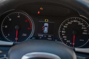 Black Audi A4 2009 in Druskininkai, with an engine capacity of 2.00 L and mileage of 380 thousand km for 4850 €, photo 18 on AUTOMOTO.COM.LV