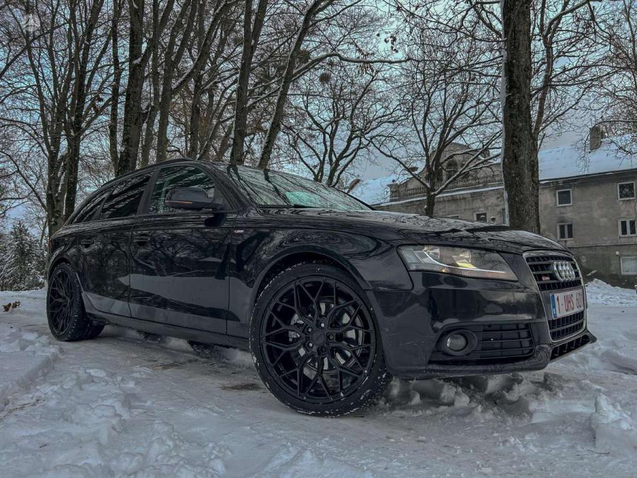 Black Audi A4 2010 in Kaunas, with an engine capacity of 1.97 L and mileage of 335 thousand km for 5650 €, photo 1 on AUTOMOTO.COM.LV