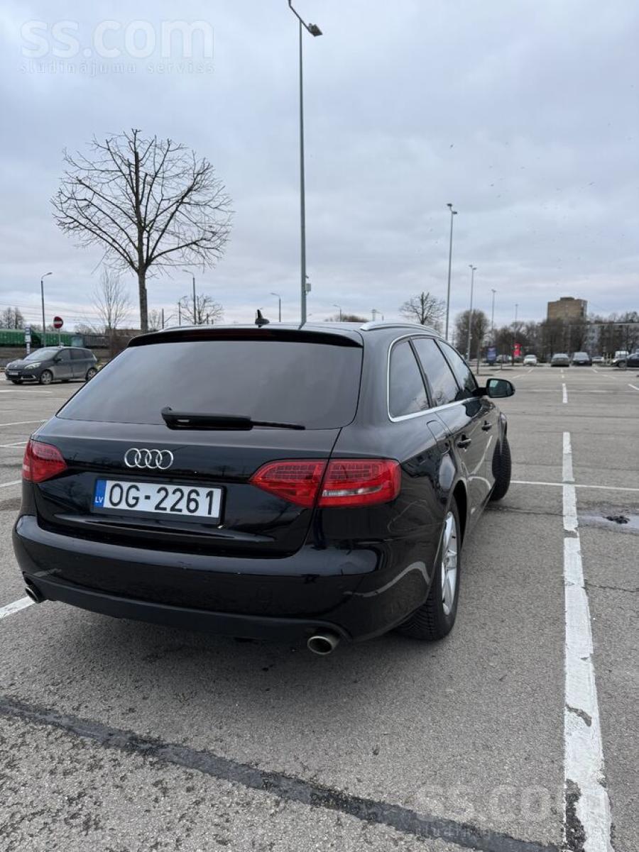 Black Audi A4 2010 in Riga, with an engine capacity of 2.70 L and mileage of 317 thousand km for 6500 €, photo 4 on AUTOMOTO.COM.LV