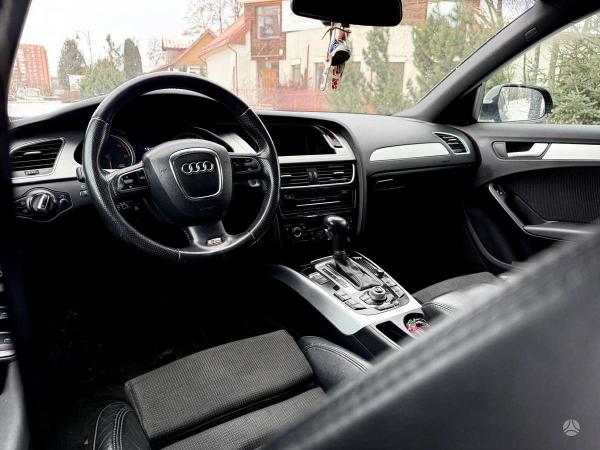 Black Audi A4 2010 in Vilnius, with an engine capacity of 2.00 L and mileage of 290 thousand km for 4500 €, photo 6 on AUTOMOTO.COM.LV