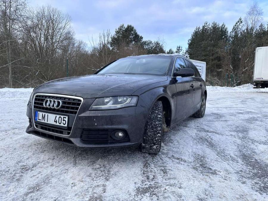 Black Audi A4 2010 in Siauliai, with an engine capacity of 2.00 L and mileage of 440 thousand km for 3900 €, photo 2 on AUTOMOTO.COM.LV