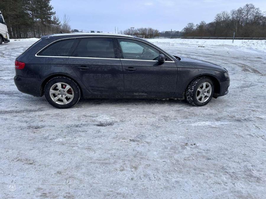 Black Audi A4 2010 in Siauliai, with an engine capacity of 2.00 L and mileage of 440 thousand km for 3900 €, photo 5 on AUTOMOTO.COM.LV