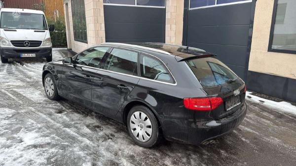 Melns Audi A4 2010 Utena, ar dzinēja tilpumu 1.97 L un nobraukumu 282 tūkst. km par 3999 €, foto 4 vietnē AUTOMOTO.COM.LV