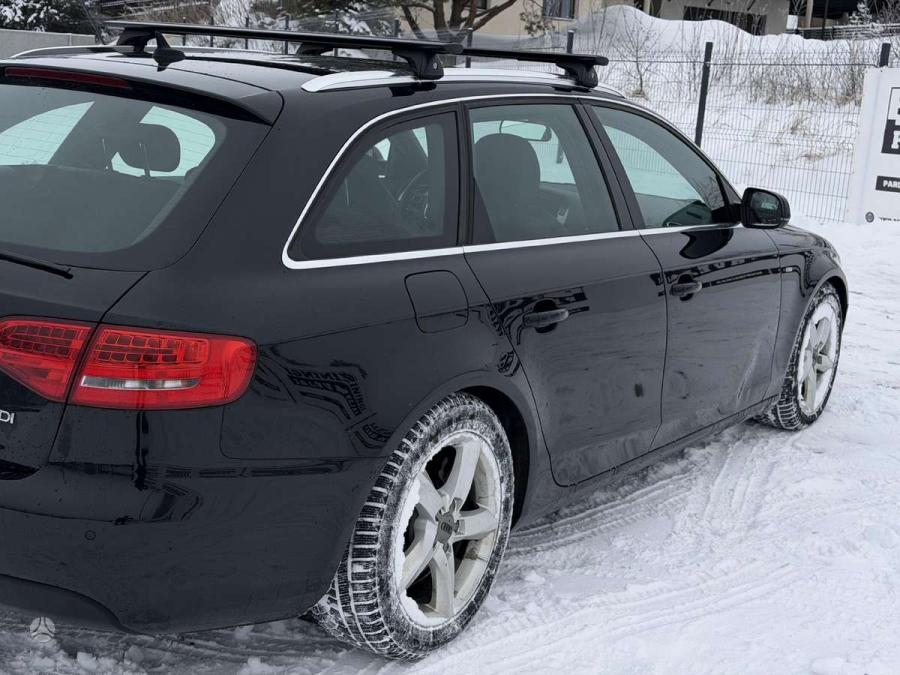 Melns Audi A4 2010 Viļņa, ar dzinēja tilpumu 2.00 L un nobraukumu 300 tūkst. km par 3100 €, foto 4 vietnē AUTOMOTO.COM.LV