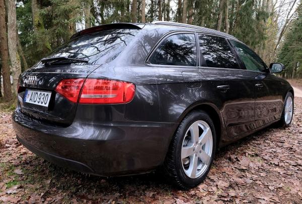 Black Audi A4 2010 in Plunge, with an engine capacity of 2.00 L and mileage of 244 thousand km for 4900 €, photo 6 on AUTOMOTO.COM.LV