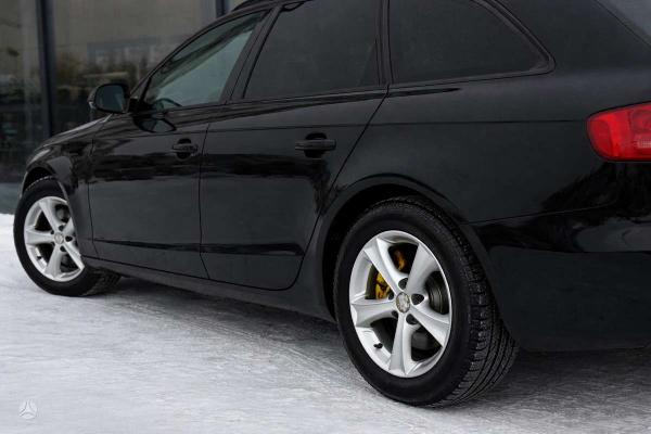 Black Audi A4 2010 in Klaipeda, with an engine capacity of 1.97 L and mileage of 298 thousand km for 5700 €, photo 6 on AUTOMOTO.COM.LV