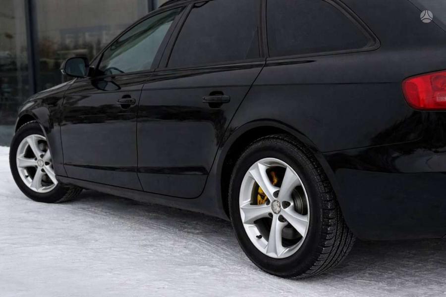 Black Audi A4 2010 in Klaipeda, with an engine capacity of 1.97 L and mileage of 298 thousand km for 5700 €, photo 8 on AUTOMOTO.COM.LV