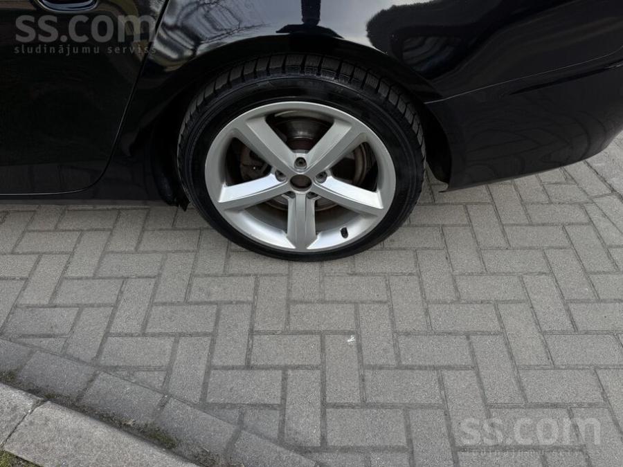 Black Audi A4 2010 in Riga, with an engine capacity of 2.00 L and mileage of 374 thousand km for 4990 €, photo 9 on AUTOMOTO.COM.LV