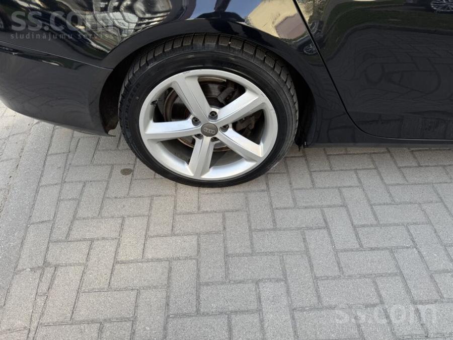 Black Audi A4 2010 in Riga, with an engine capacity of 2.00 L and mileage of 374 thousand km for 4990 €, photo 10 on AUTOMOTO.COM.LV