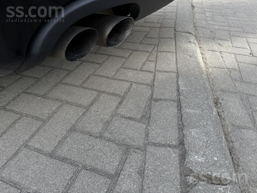Black Audi A4 2010 in Riga, with an engine capacity of 2.00 L and mileage of 374 thousand km for 4990 €, photo 12 on AUTOMOTO.COM.LV