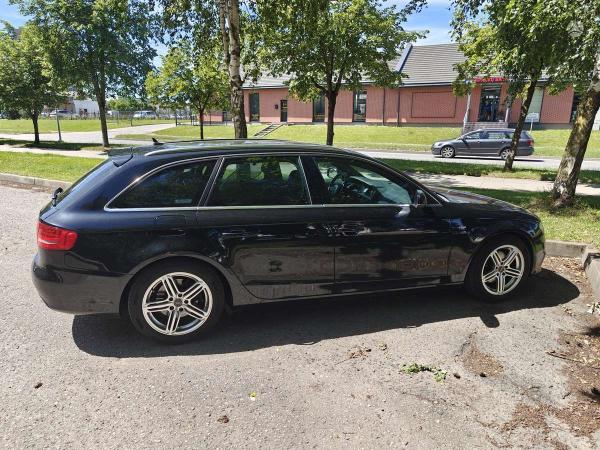 Melns Audi A4 2010 Panevēža, ar dzinēja tilpumu 1.97 L un nobraukumu 316 tūkst. km par 3800 €, foto 6 vietnē AUTOMOTO.COM.LV