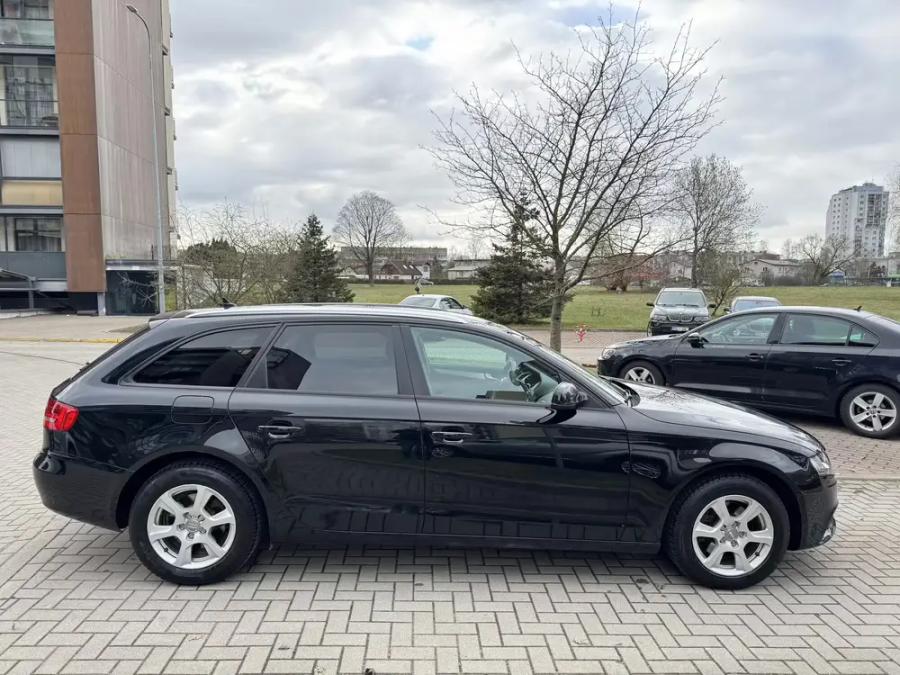 Black Audi A4 2010 in Riga, with an engine capacity of 2.00 L and mileage of 355 thousand km for 5390 €, photo 3 on AUTOMOTO.COM.LV