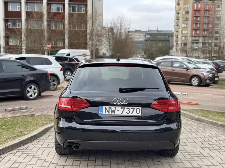 Black Audi A4 2010 in Riga, with an engine capacity of 2.00 L and mileage of 355 thousand km for 5390 €, photo 5 on AUTOMOTO.COM.LV