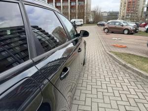 Black Audi A4 2010 in Riga, with an engine capacity of 2.00 L and mileage of 355 thousand km for 5390 €, photo 12 on AUTOMOTO.COM.LV