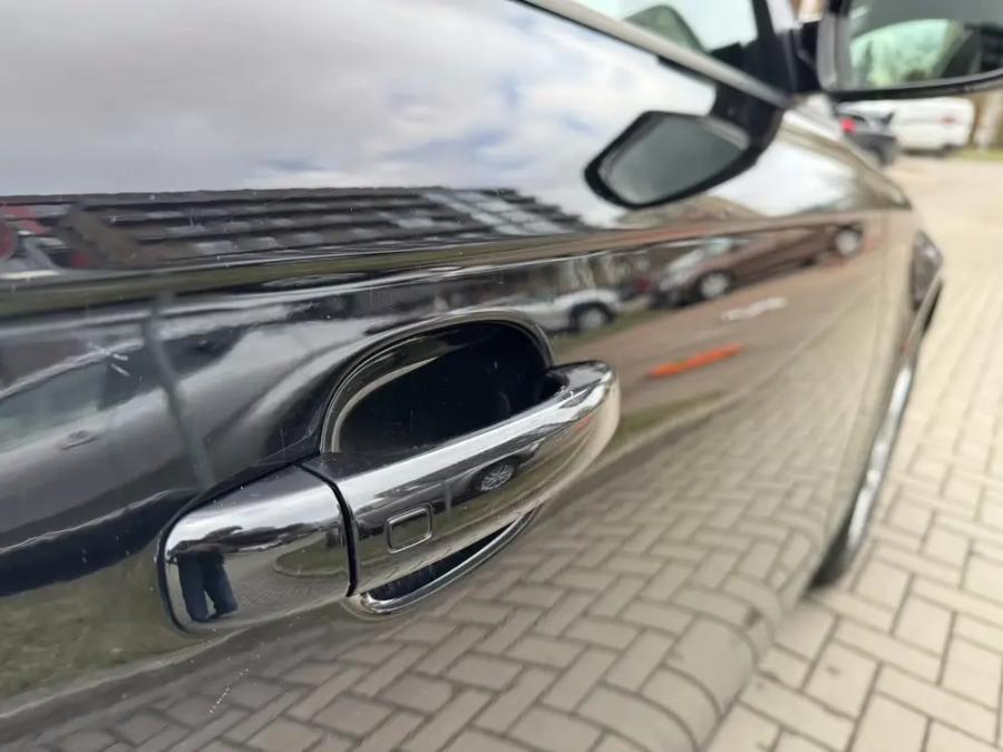 Black Audi A4 2010 in Riga, with an engine capacity of 2.00 L and mileage of 355 thousand km for 5390 €, photo 15 on AUTOMOTO.COM.LV