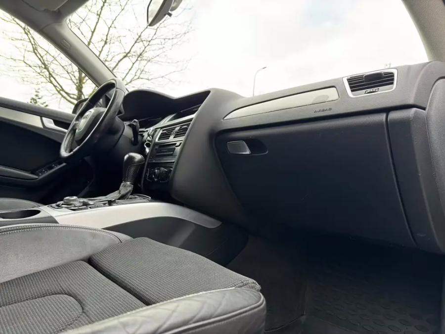 Black Audi A4 2010 in Riga, with an engine capacity of 2.00 L and mileage of 355 thousand km for 5390 €, photo 18 on AUTOMOTO.COM.LV