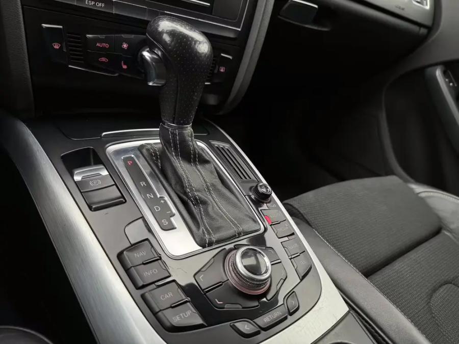 Black Audi A4 2010 in Riga, with an engine capacity of 2.00 L and mileage of 355 thousand km for 5390 €, photo 24 on AUTOMOTO.COM.LV