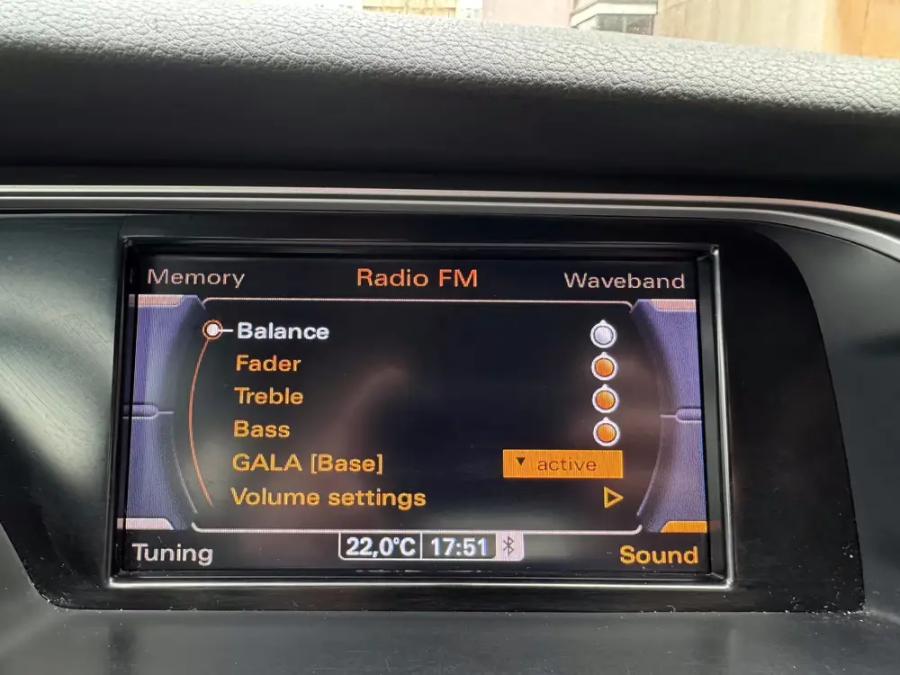 Black Audi A4 2010 in Riga, with an engine capacity of 2.00 L and mileage of 355 thousand km for 5390 €, photo 30 on AUTOMOTO.COM.LV