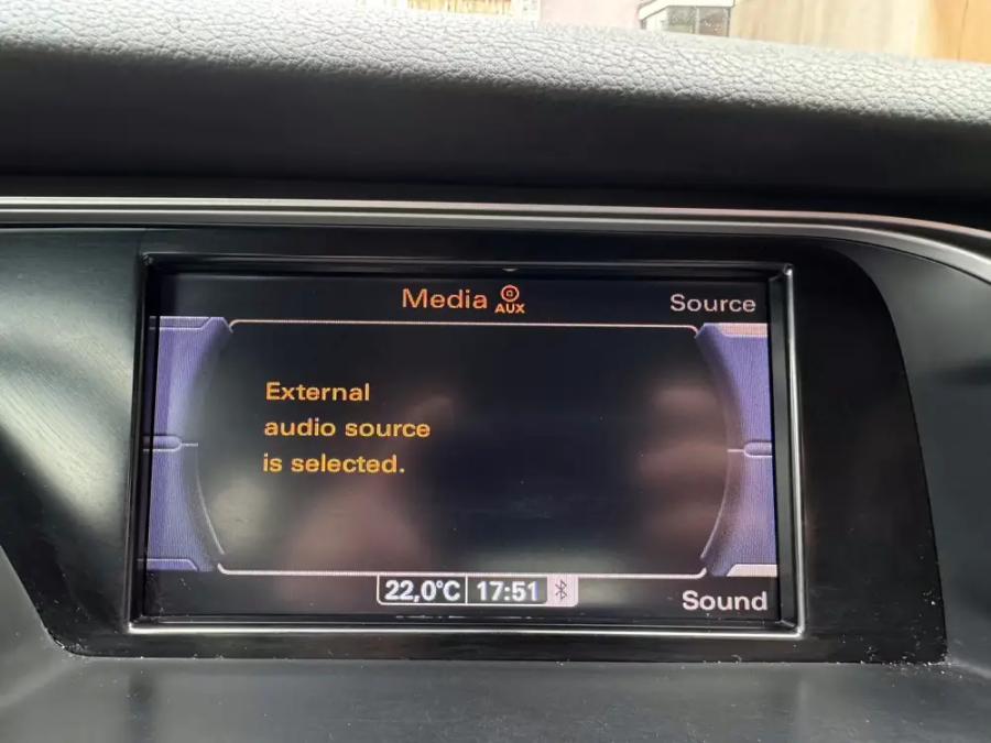 Black Audi A4 2010 in Riga, with an engine capacity of 2.00 L and mileage of 355 thousand km for 5390 €, photo 31 on AUTOMOTO.COM.LV
