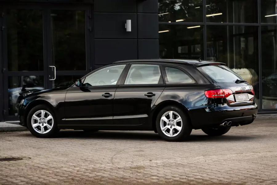 Black Audi A4 2010 in Jelgava, with an engine capacity of 2.00 L and mileage of 333 thousand km for 6350 €, photo 10 on AUTOMOTO.COM.LV
