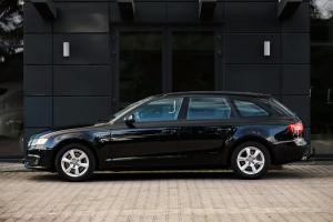 Black Audi A4 2010 in Jelgava, with an engine capacity of 2.00 L and mileage of 333 thousand km for 6350 €, photo 12 on AUTOMOTO.COM.LV