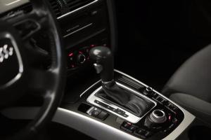 Black Audi A4 2010 in Jelgava, with an engine capacity of 2.00 L and mileage of 333 thousand km for 6350 €, photo 16 on AUTOMOTO.COM.LV