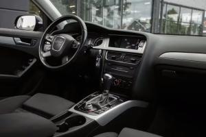 Black Audi A4 2010 in Jelgava, with an engine capacity of 2.00 L and mileage of 333 thousand km for 6350 €, photo 21 on AUTOMOTO.COM.LV