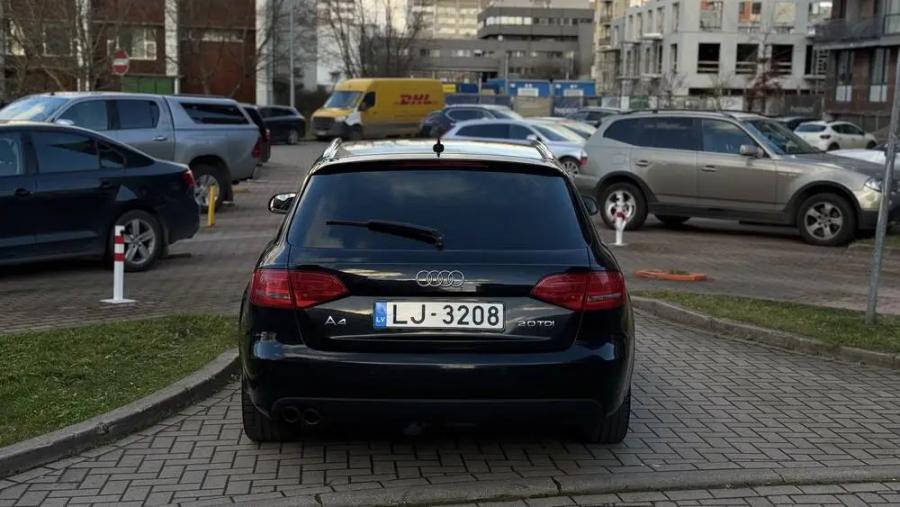 Melns Audi A4 2010 Rīga, ar dzinēja tilpumu 2.00 L un nobraukumu 390 tūkst. km par 3990 €, foto 5 vietnē AUTOMOTO.COM.LV