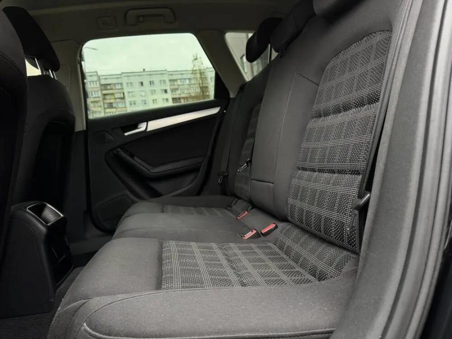 Melns Audi A4 2010 Rīga, ar dzinēja tilpumu 2.00 L un nobraukumu 390 tūkst. km par 3990 €, foto 14 vietnē AUTOMOTO.COM.LV