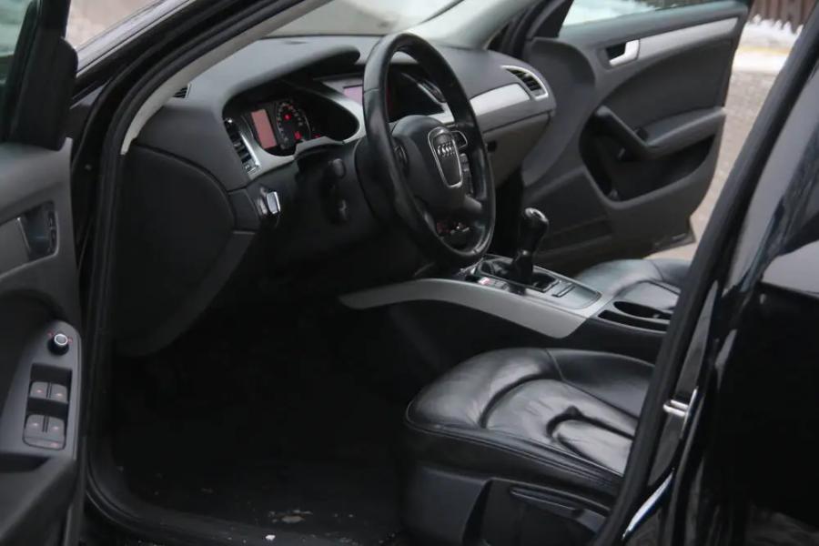 Melns Audi A4 2010 Rīga, ar dzinēja tilpumu 2.00 L un nobraukumu 340 tūkst. km par 4490 €, foto 8 vietnē AUTOMOTO.COM.LV