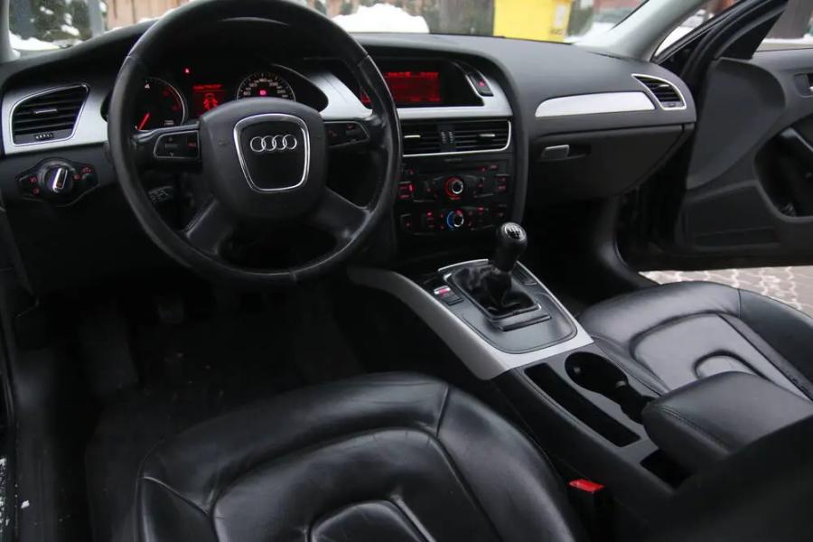 Melns Audi A4 2010 Rīga, ar dzinēja tilpumu 2.00 L un nobraukumu 340 tūkst. km par 4490 €, foto 11 vietnē AUTOMOTO.COM.LV
