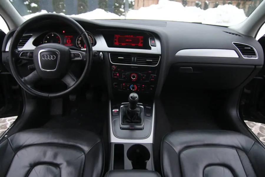 Melns Audi A4 2010 Rīga, ar dzinēja tilpumu 2.00 L un nobraukumu 340 tūkst. km par 4490 €, foto 12 vietnē AUTOMOTO.COM.LV